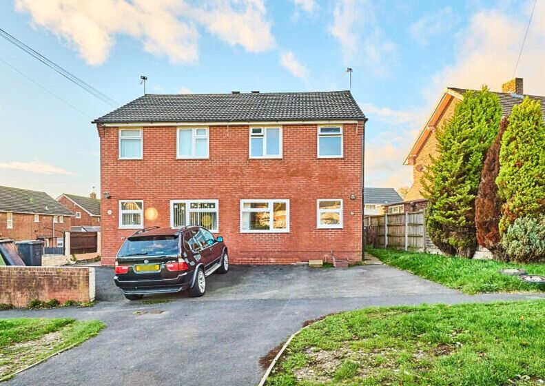 35B, Oak Avenue,, Huntington, Cannock,, WS12 4QB