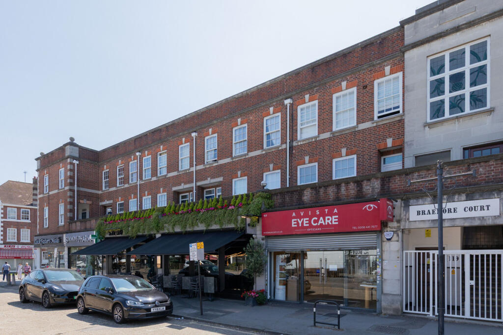Under The Hammer - 4 Braemore Court Cockfosters Road, Barnet, EN4 0AE ...